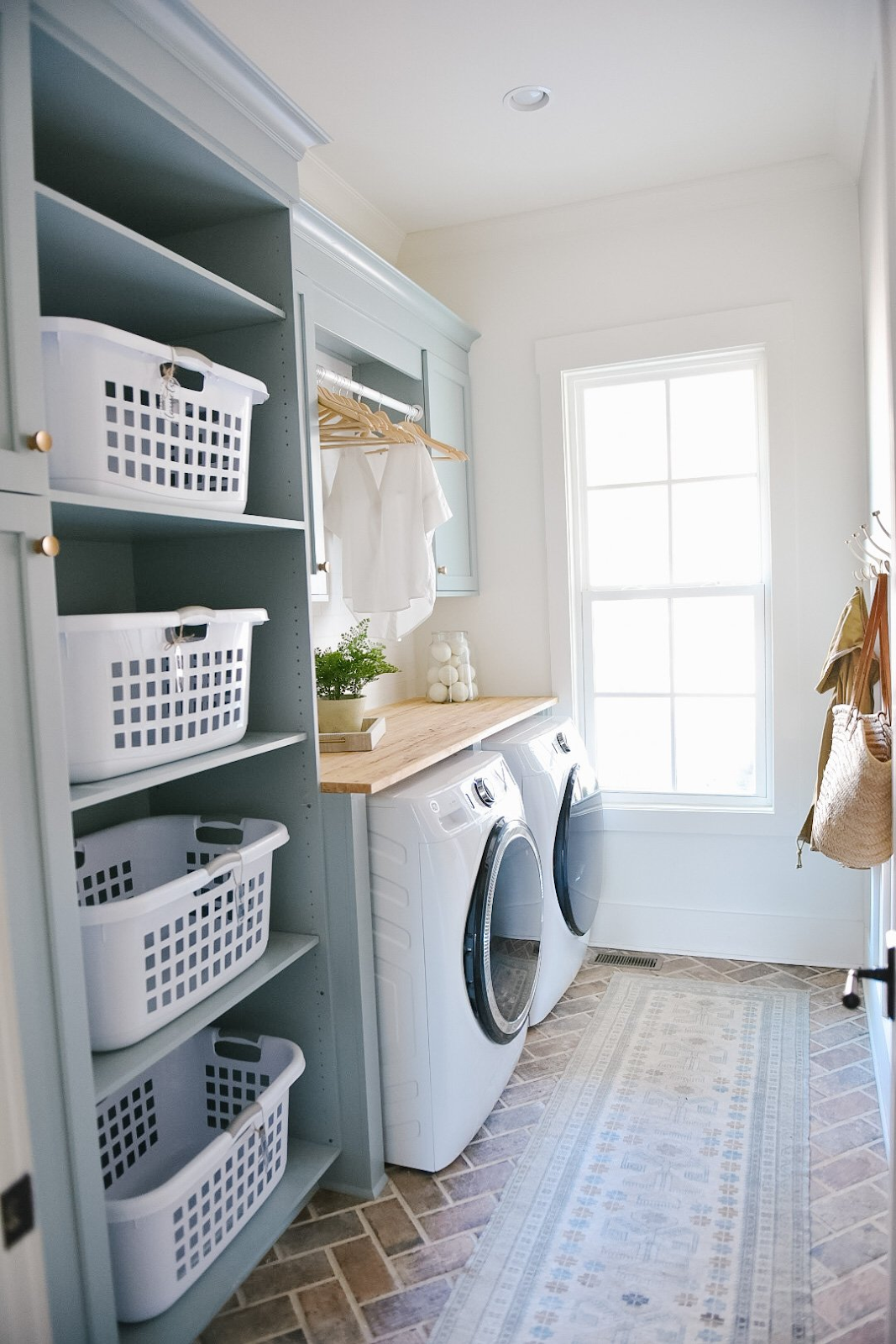Ultimate Guide to Farmhouse Laundry Room Makeover