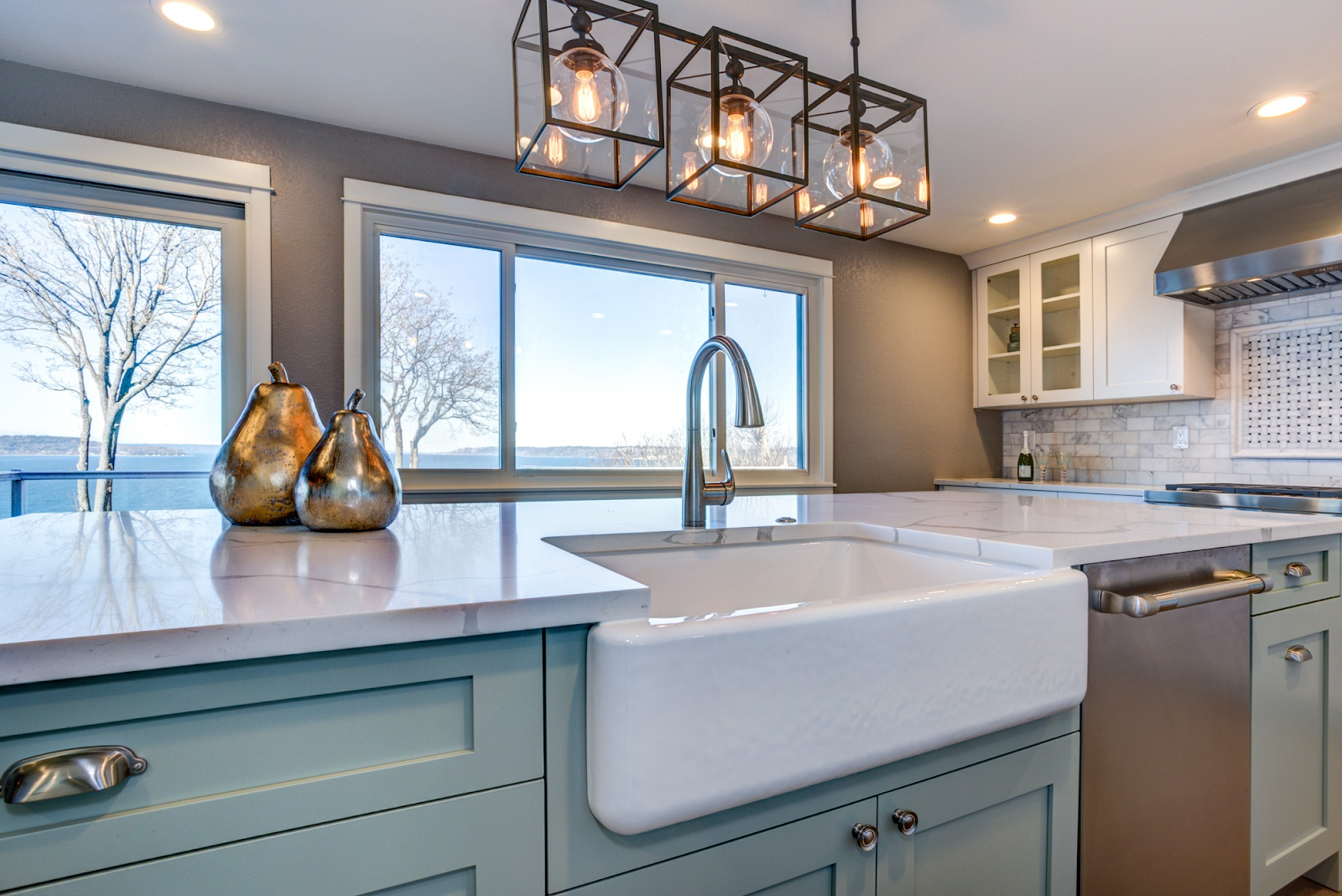 Farmhouse Apron Sinks: How to Choose and Maintain Them