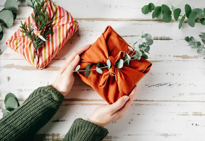 Vase Gift Wrapping Ideas: Creative Ways to Impress & Delight